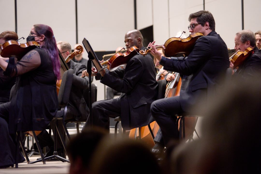 Symphony conductor celebrates American citizenship with USA-flavored ...